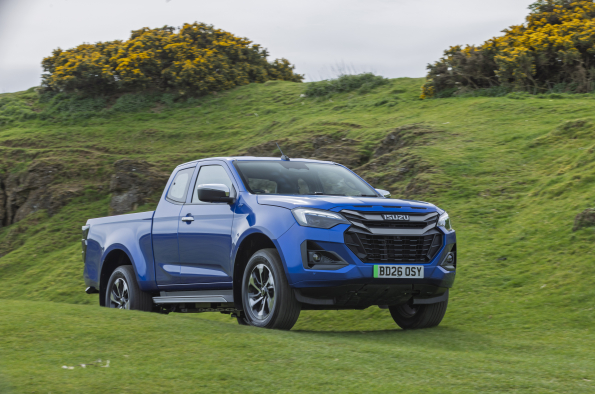 Isuzu D-Max EV Cross eDL40 Extended Cab